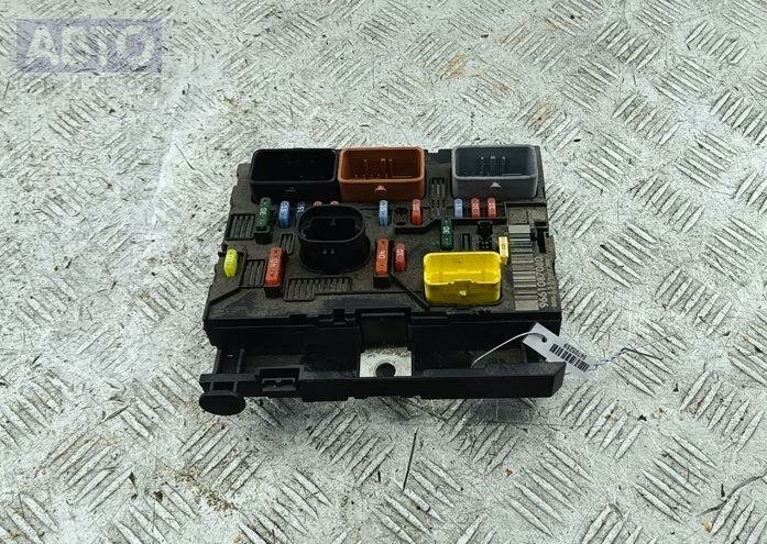 Блок предохранителей Peugeot 307