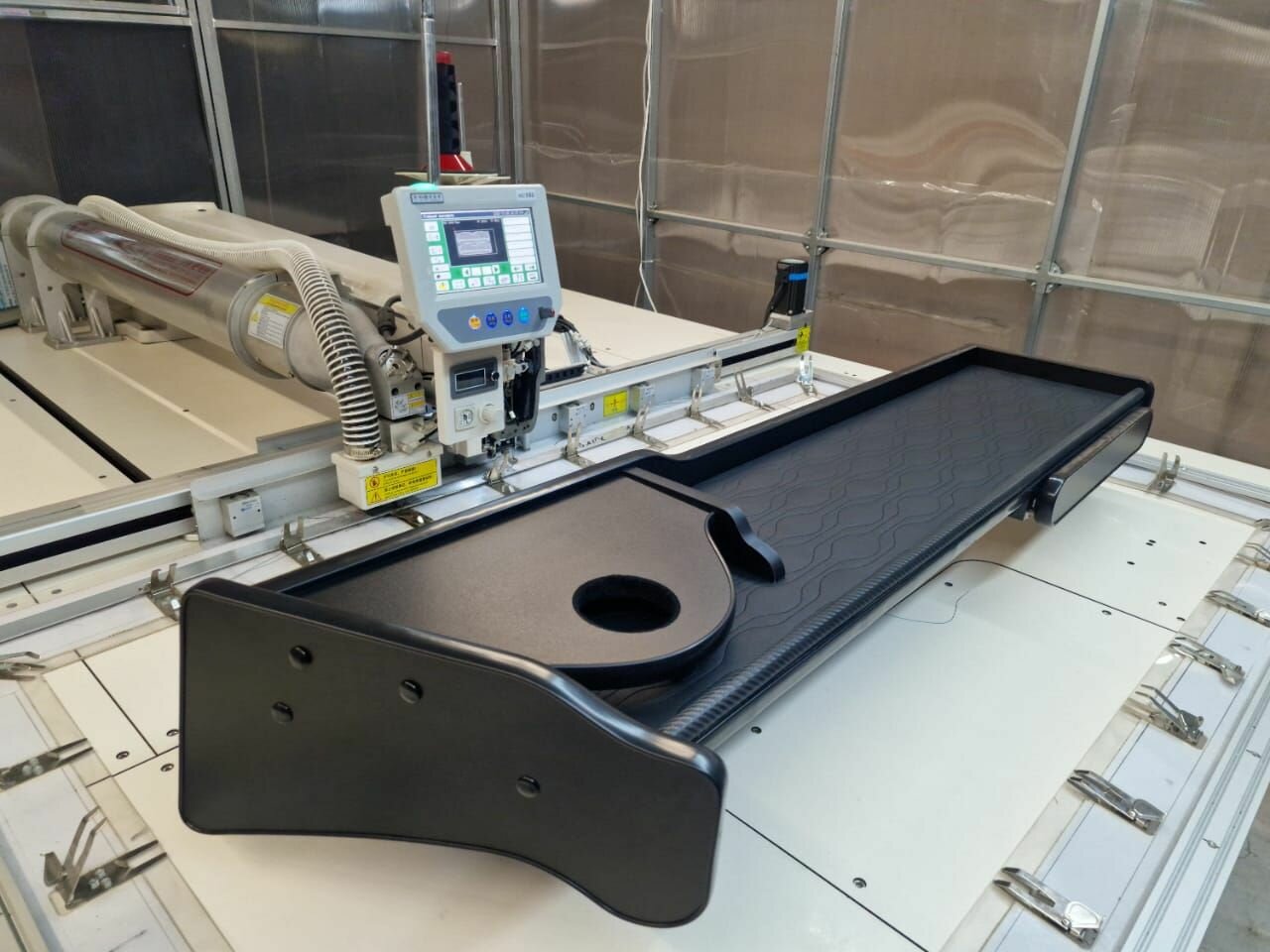 Столик для MAN TGX 2 яруса/черная экокожа/чёрные волны