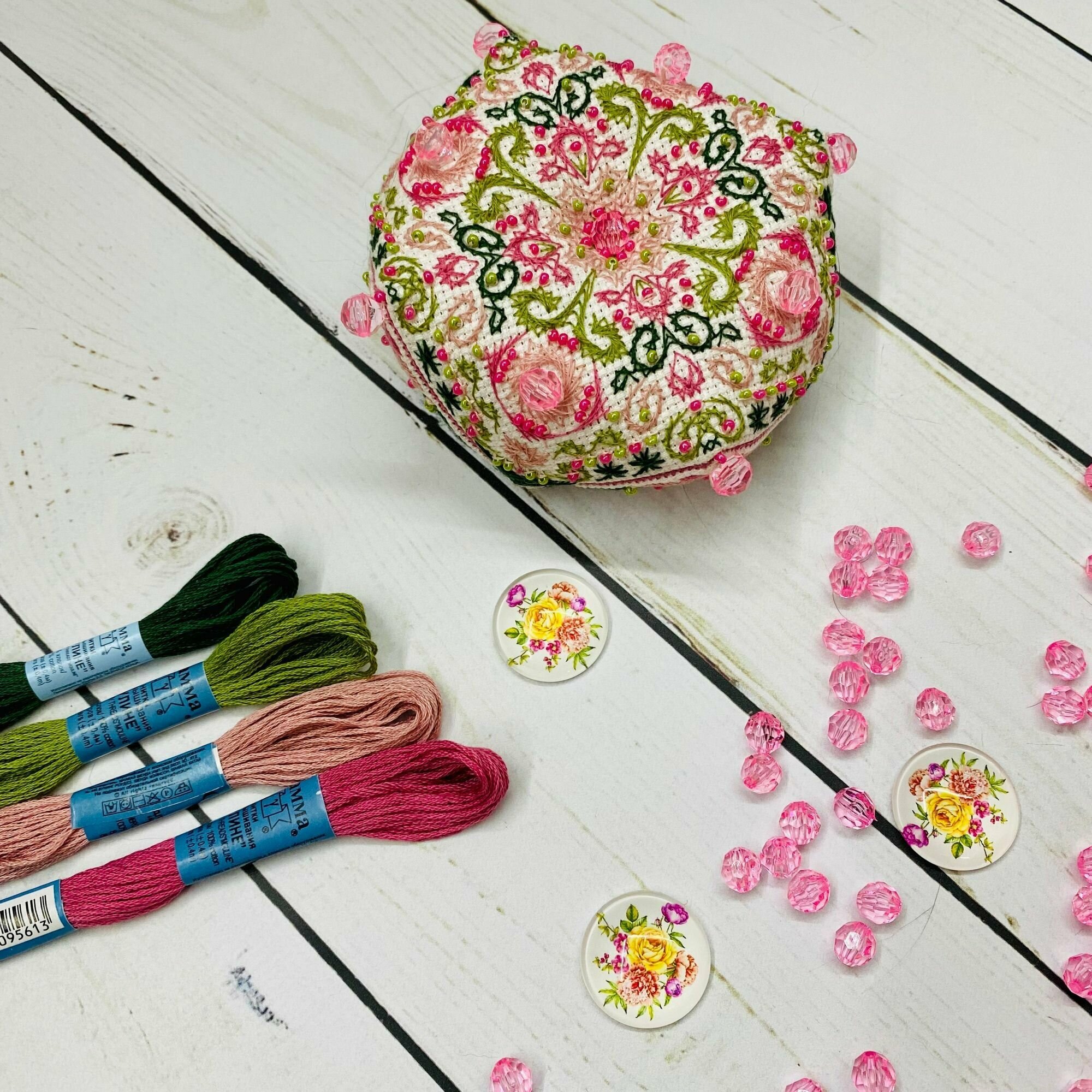 Набор для вышивания шовчиками "Ниточка - рисует по канве" счетными швами ДК010223-1. Бискорню - игольница "Нежность весны"