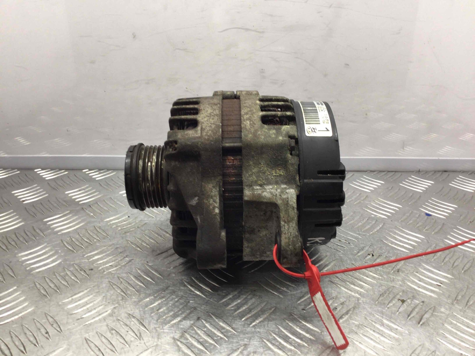 Б/У Генератор Kia Carnival 2 поколение 2006 - 2010 2010 г.