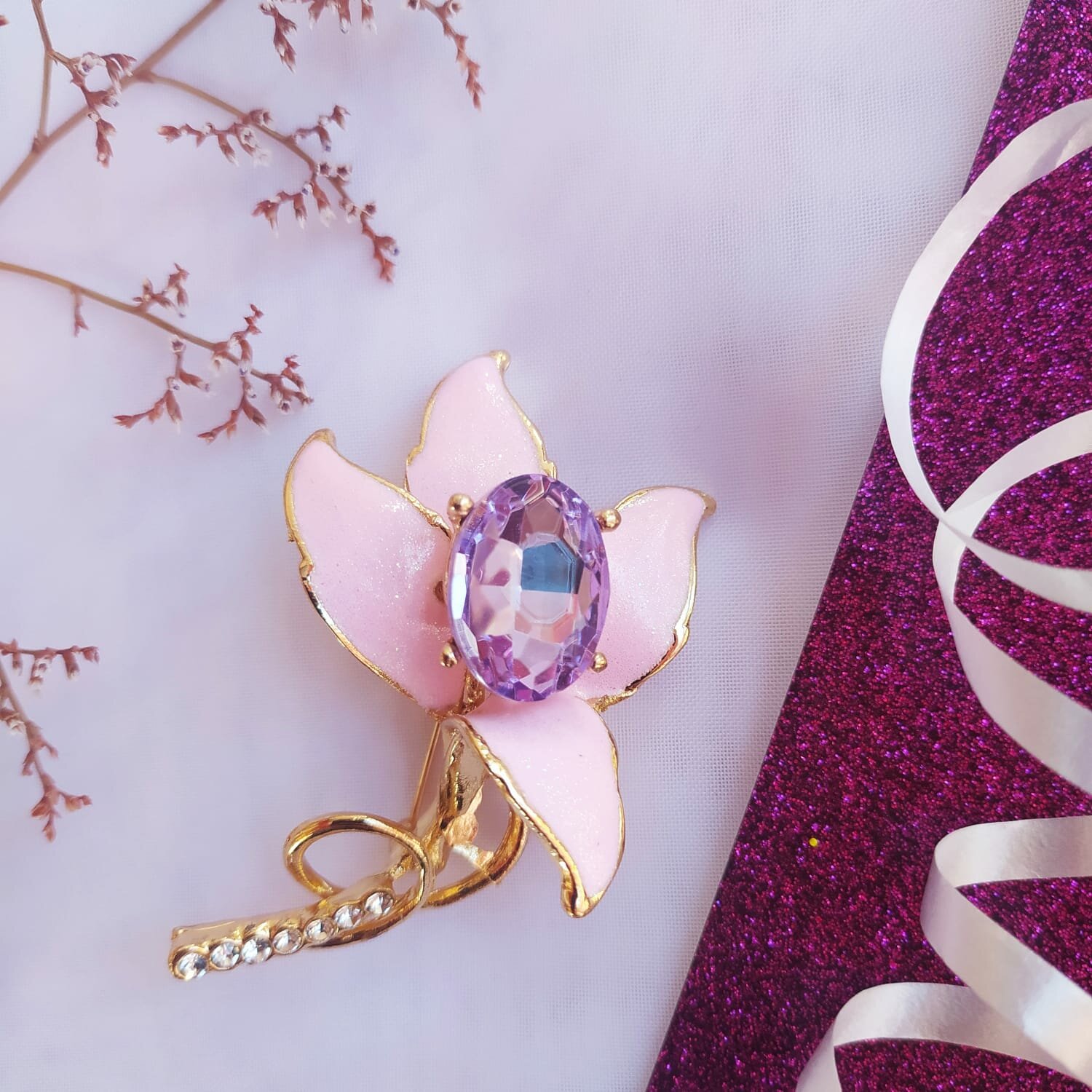 Брошь, стразы, эмаль