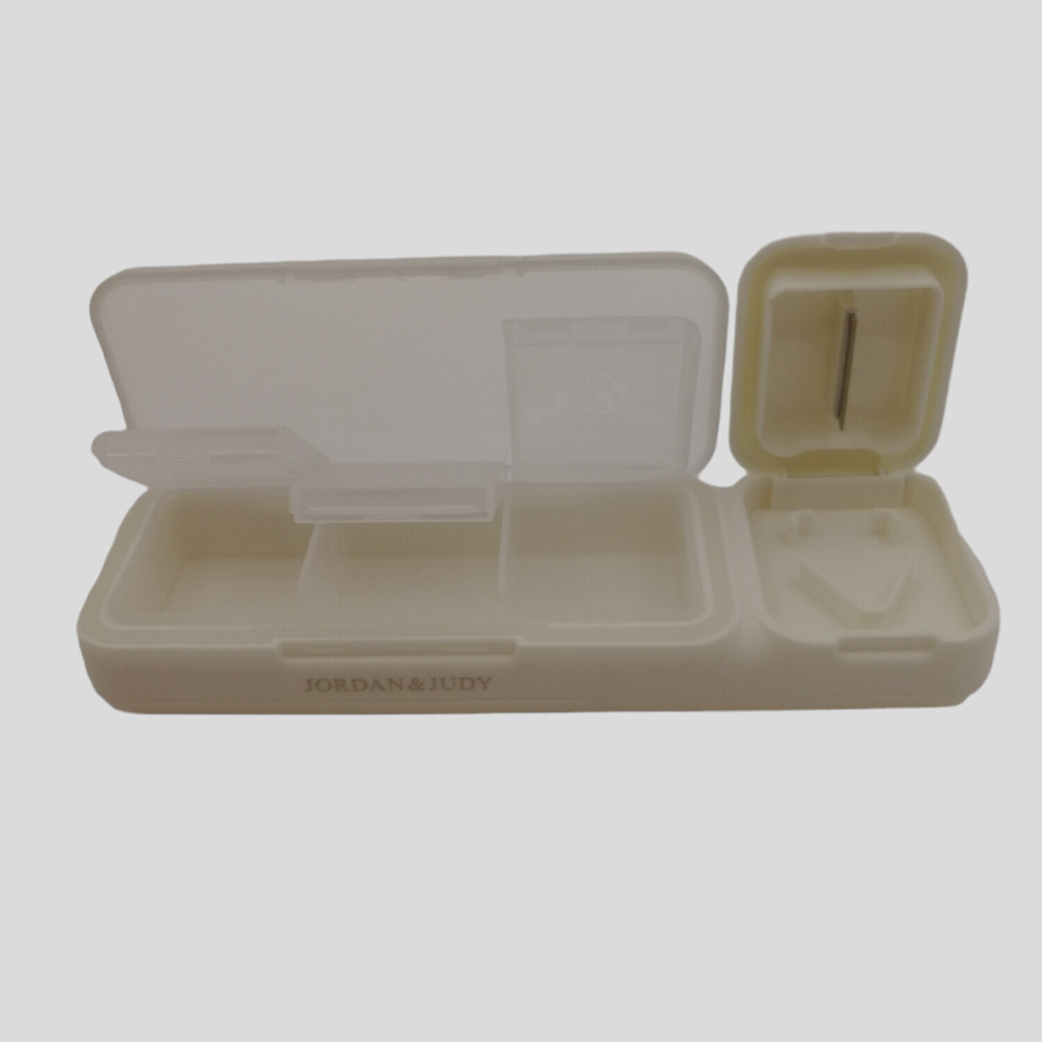 Таблетница с разделителем таблеток или БАДов, белый