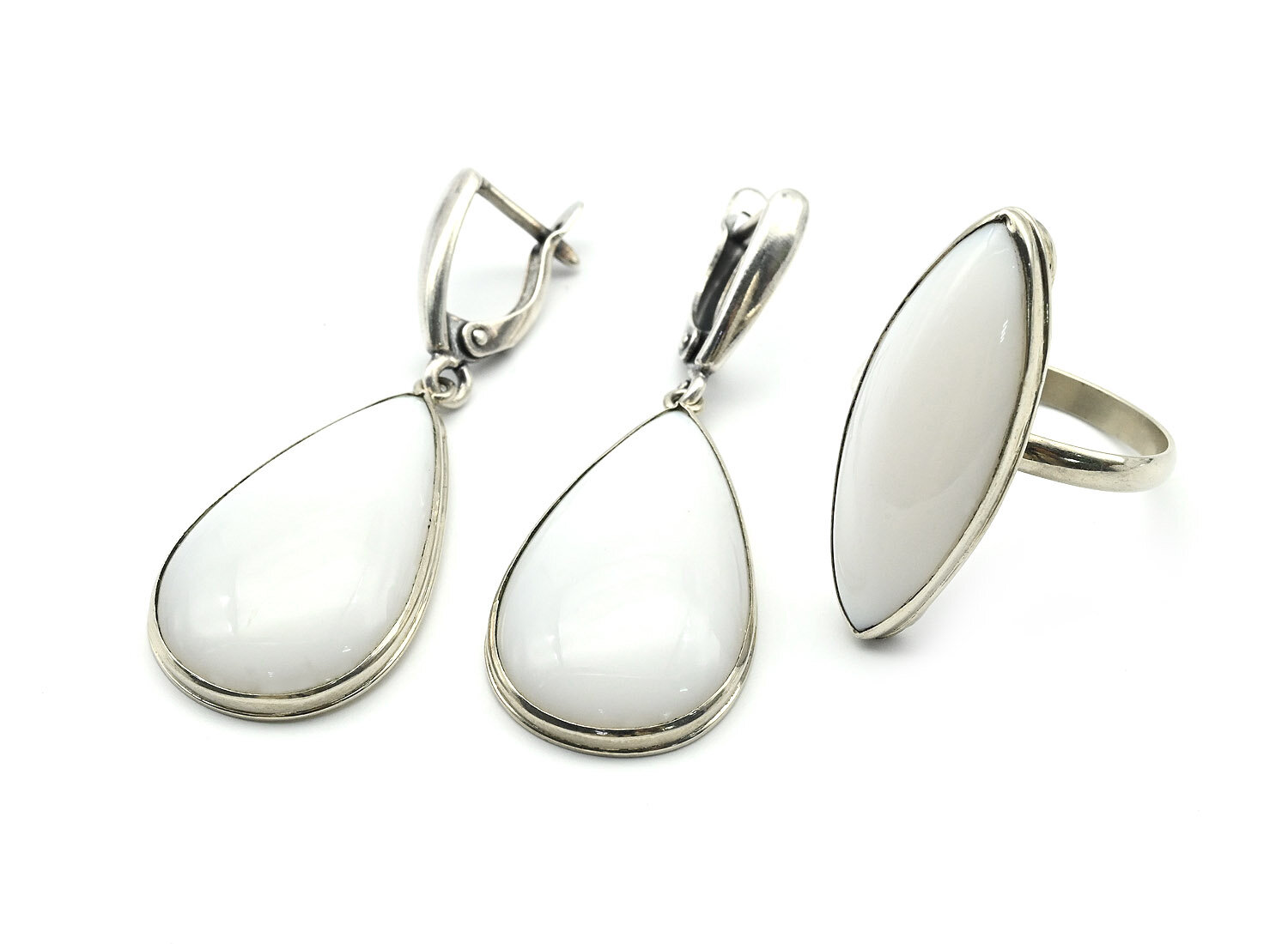 Комплект бижутерии: кольцо, серьги, кахолонг