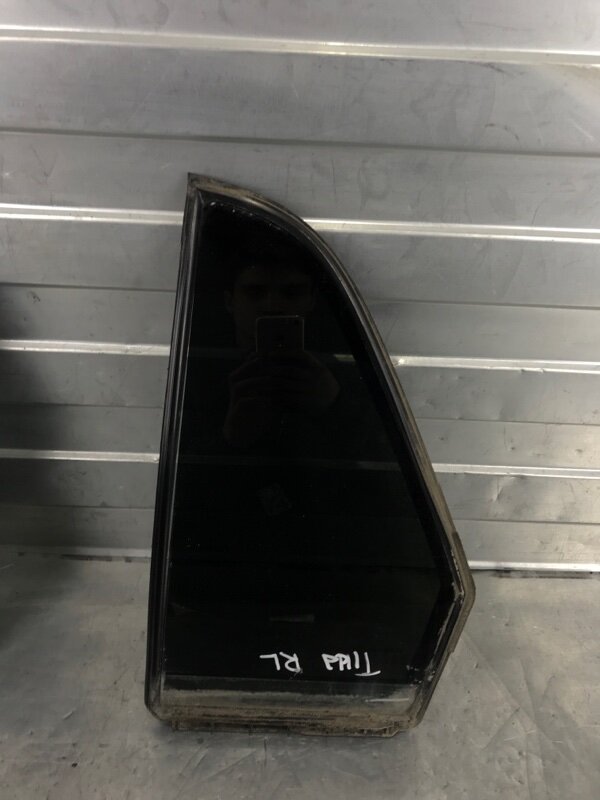 Форточка двери задняя левая Nissan Tiida C11 HR16 82263EL400