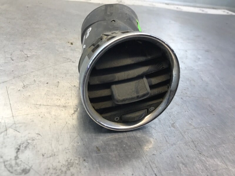 Дефлектор воздушный передний левый Peugeot 308 4E 9655994277