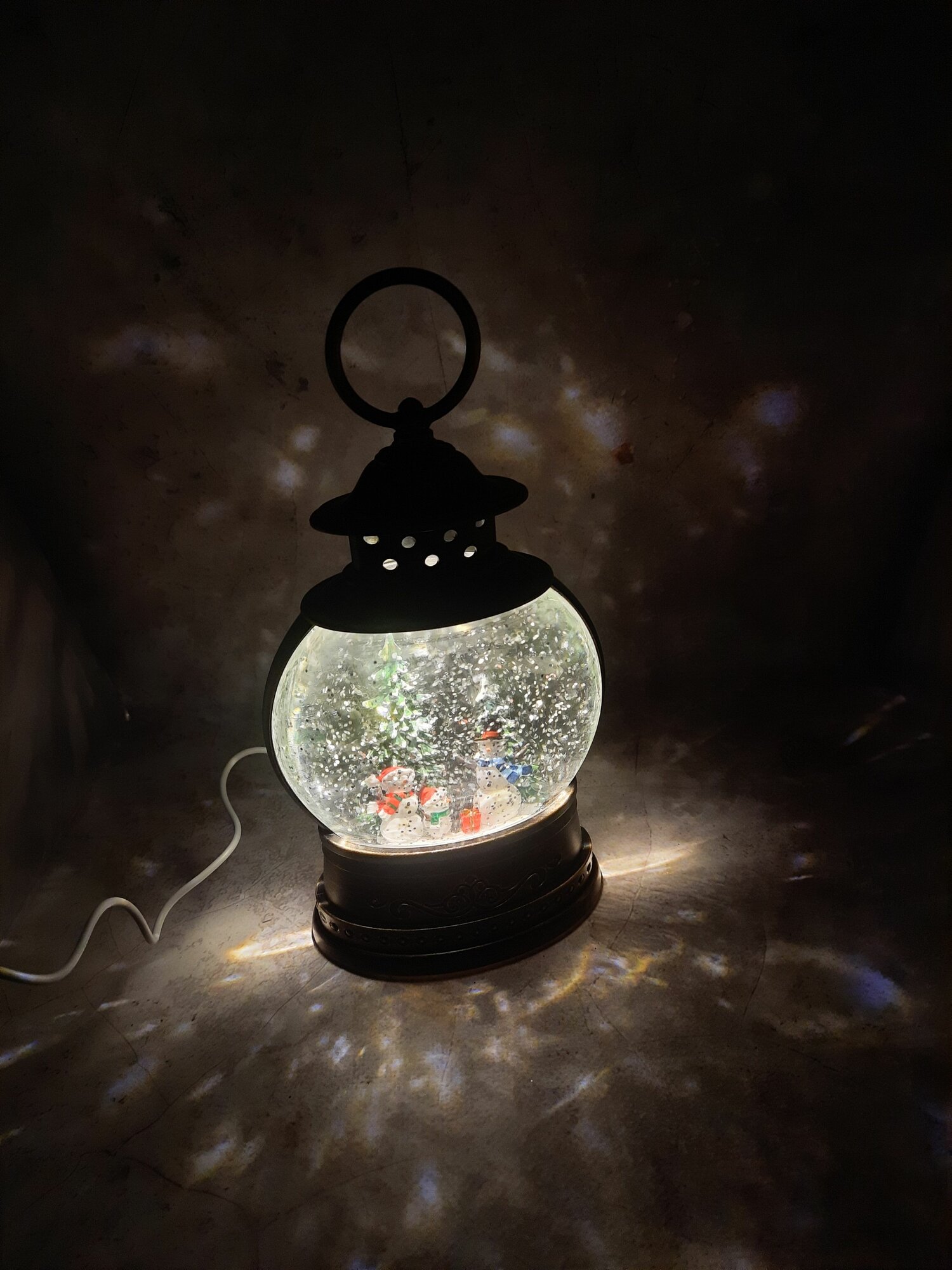 Фонарь новогодний музыкальный со снегом, снежный шар