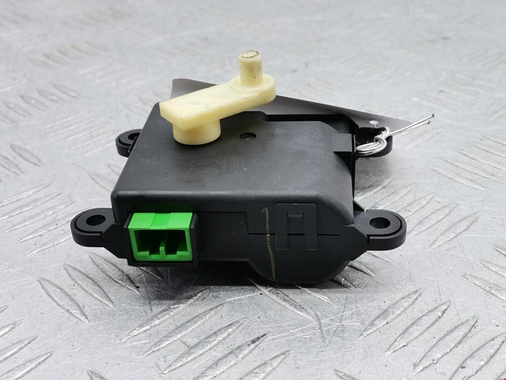 Сервопривод (электропривод моторчик привода) заслонки печки Honda Civic 7 арт. 2101628