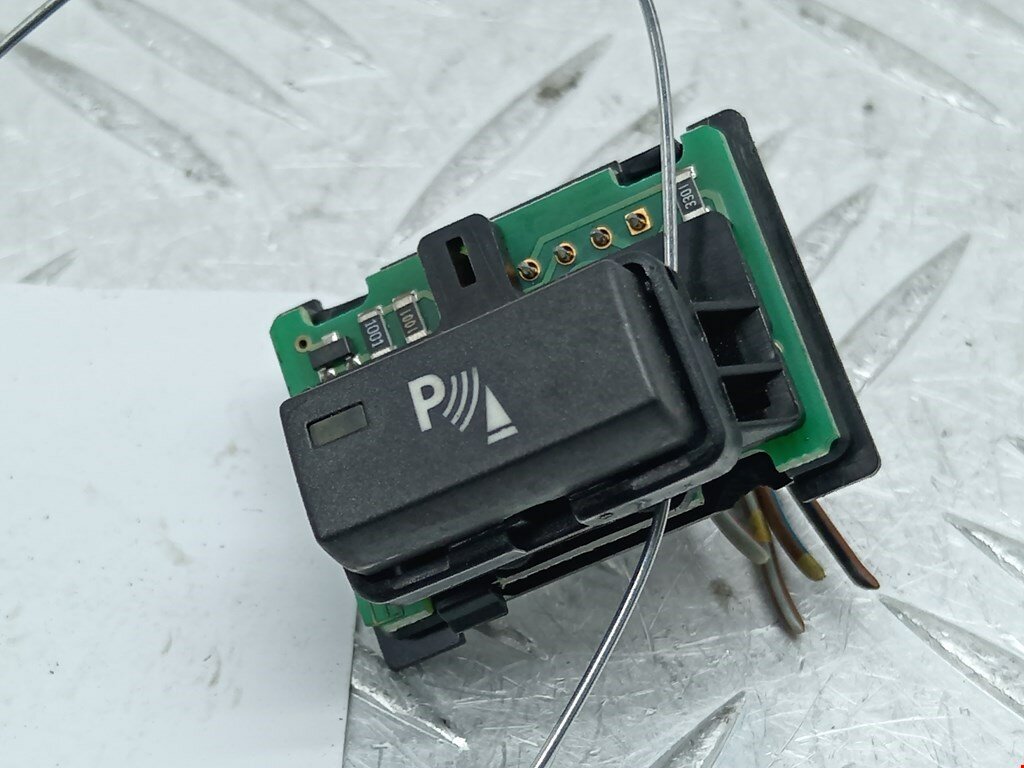 Кнопка парктроника BMW 7-Series (E65/E66) 61326942023 арт. 1770996