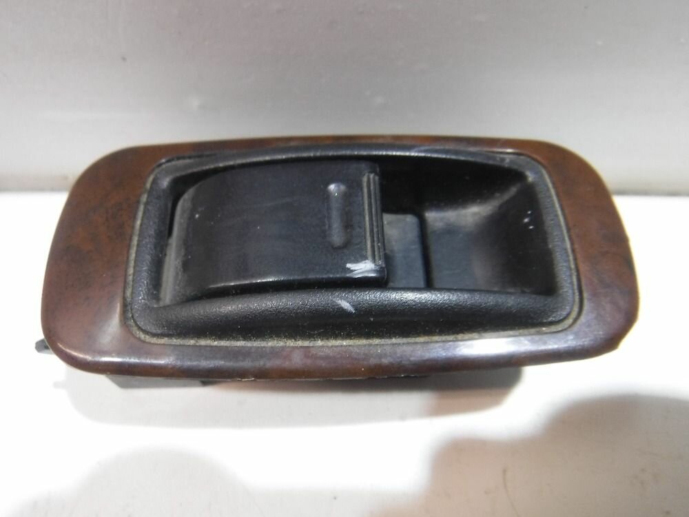 Кнопка стеклоподъемника заднего Toyota Mark II