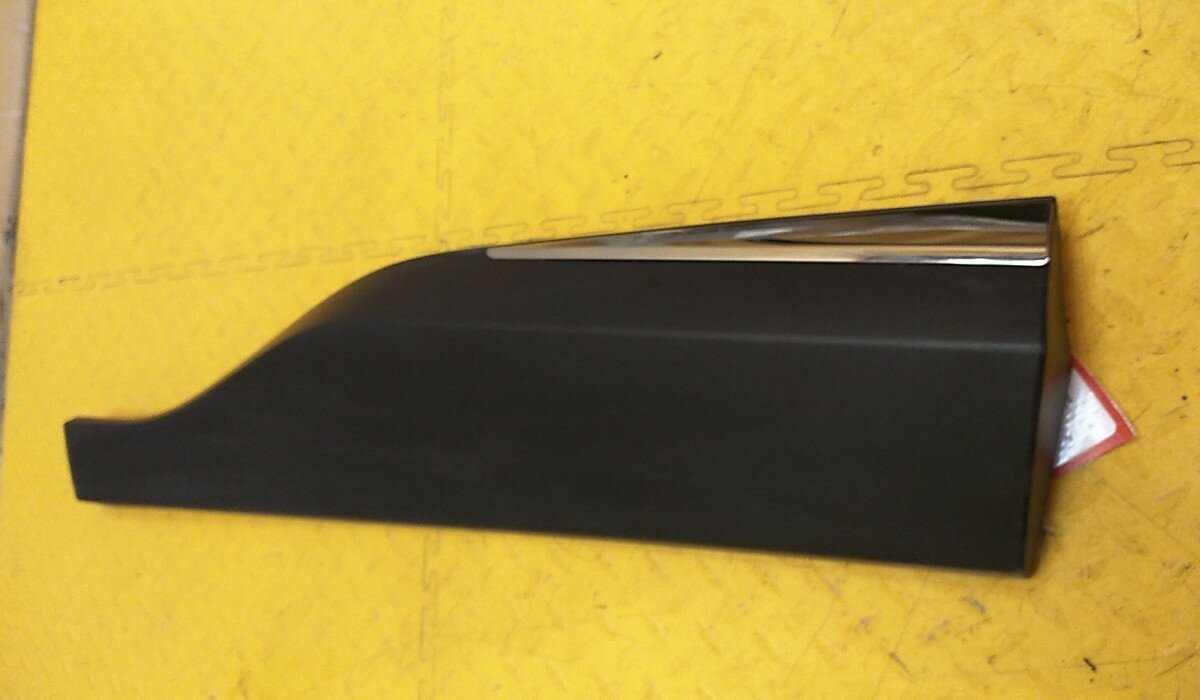 Накладка двери задней правой Murano (Z52) Nissan 828705BF0A