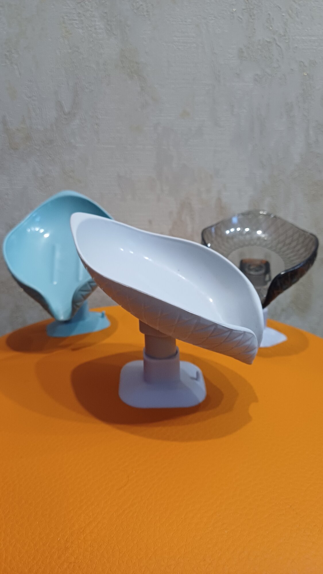 Мыльница со сливом на присоске, для ванны, цвет серый