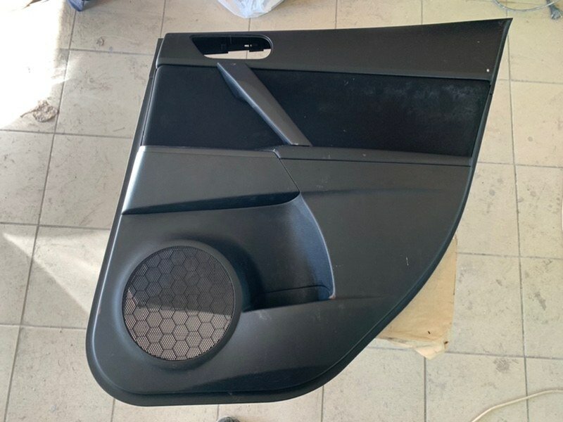 Обшивка двери задняя правая Mazda Mazda3 BL Z6 BBP868530