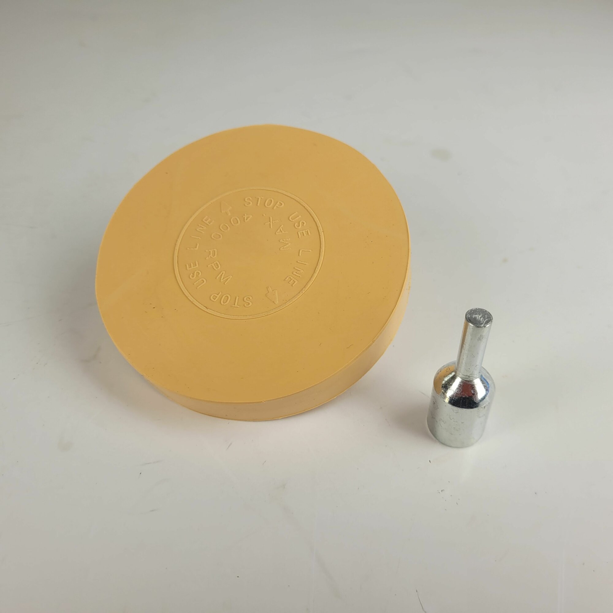 Диск для снятия скотча и наклеек с адаптером для дрели или шуруповерта гладкий 88мм