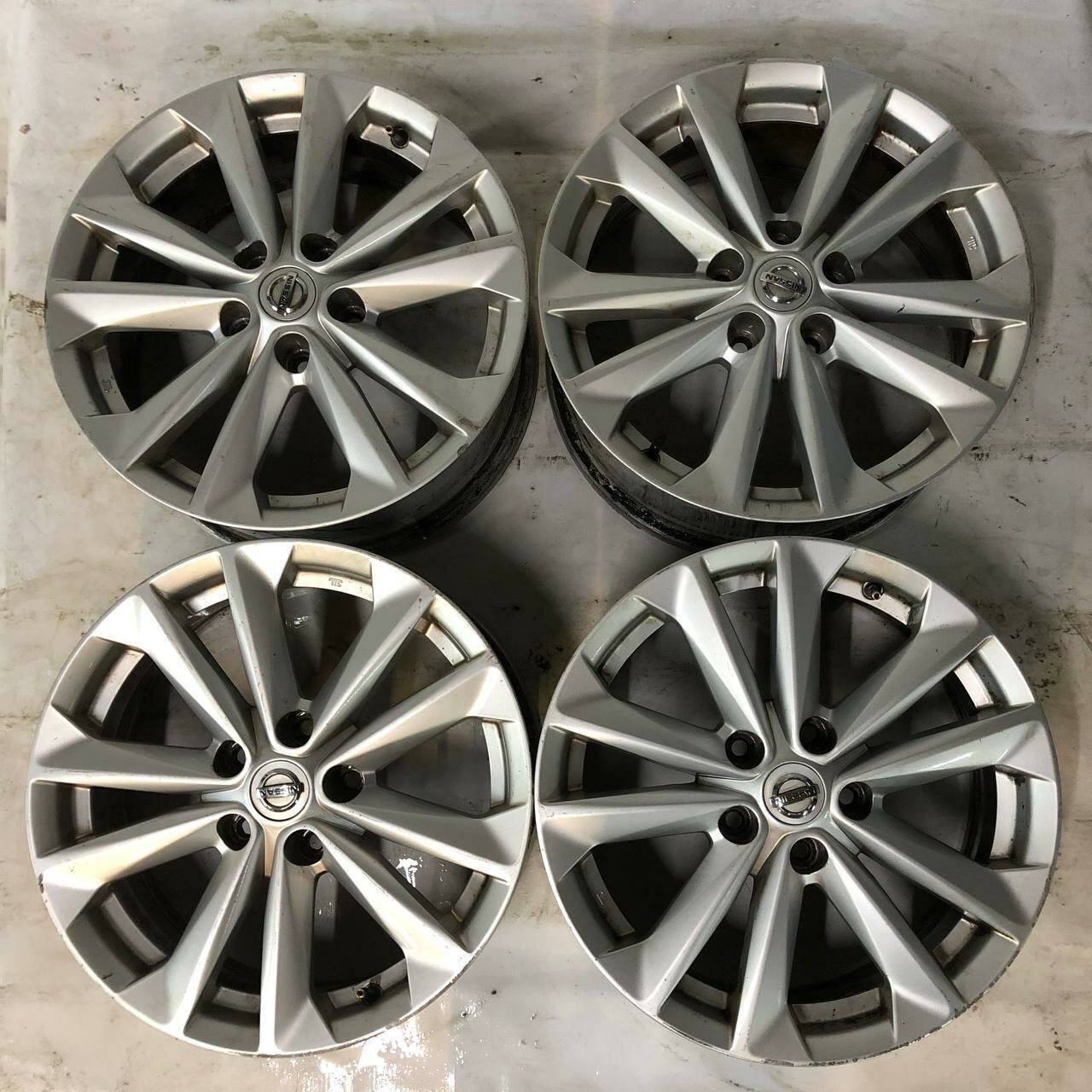 Колесные диски Nissan 17x7 PCD 5x114.3 D66.1 ET40 (оригинал)