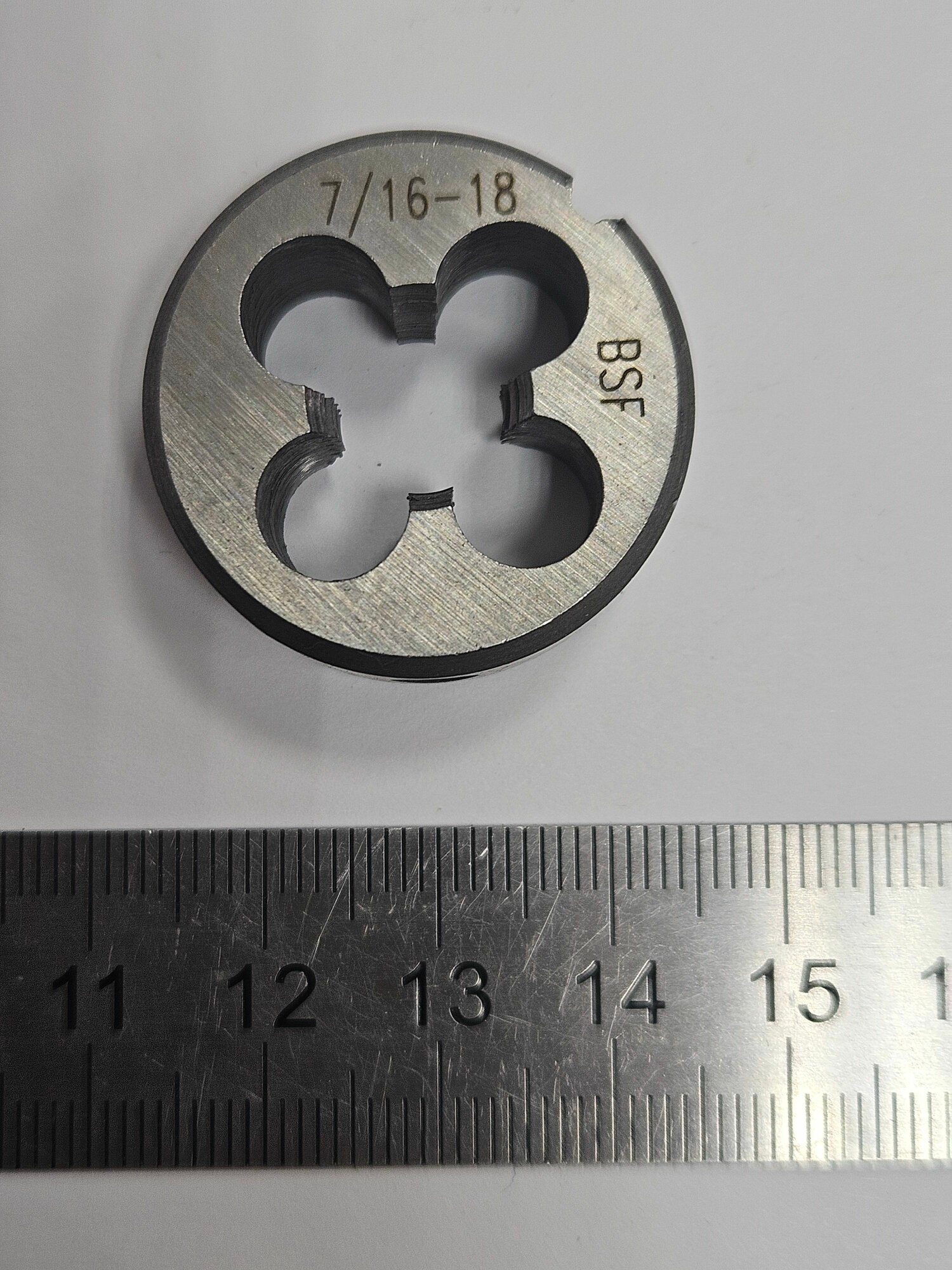 Плашка дюймовая BSF 7/16 - 18 ниток/дюйм, резьба Витворта 55 градусов