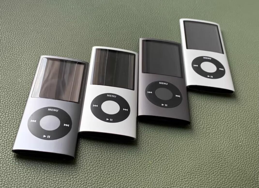 MP3-плеер Apple iPod Nano 4-го поколения, новый аккумулятор, время автономной работы более 10 часов (включая USB-кабель для зарядки и передачи данных)