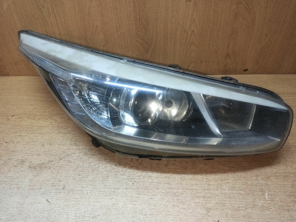 Правая галогеновая фара Kia Ceed JD 92102-A2000