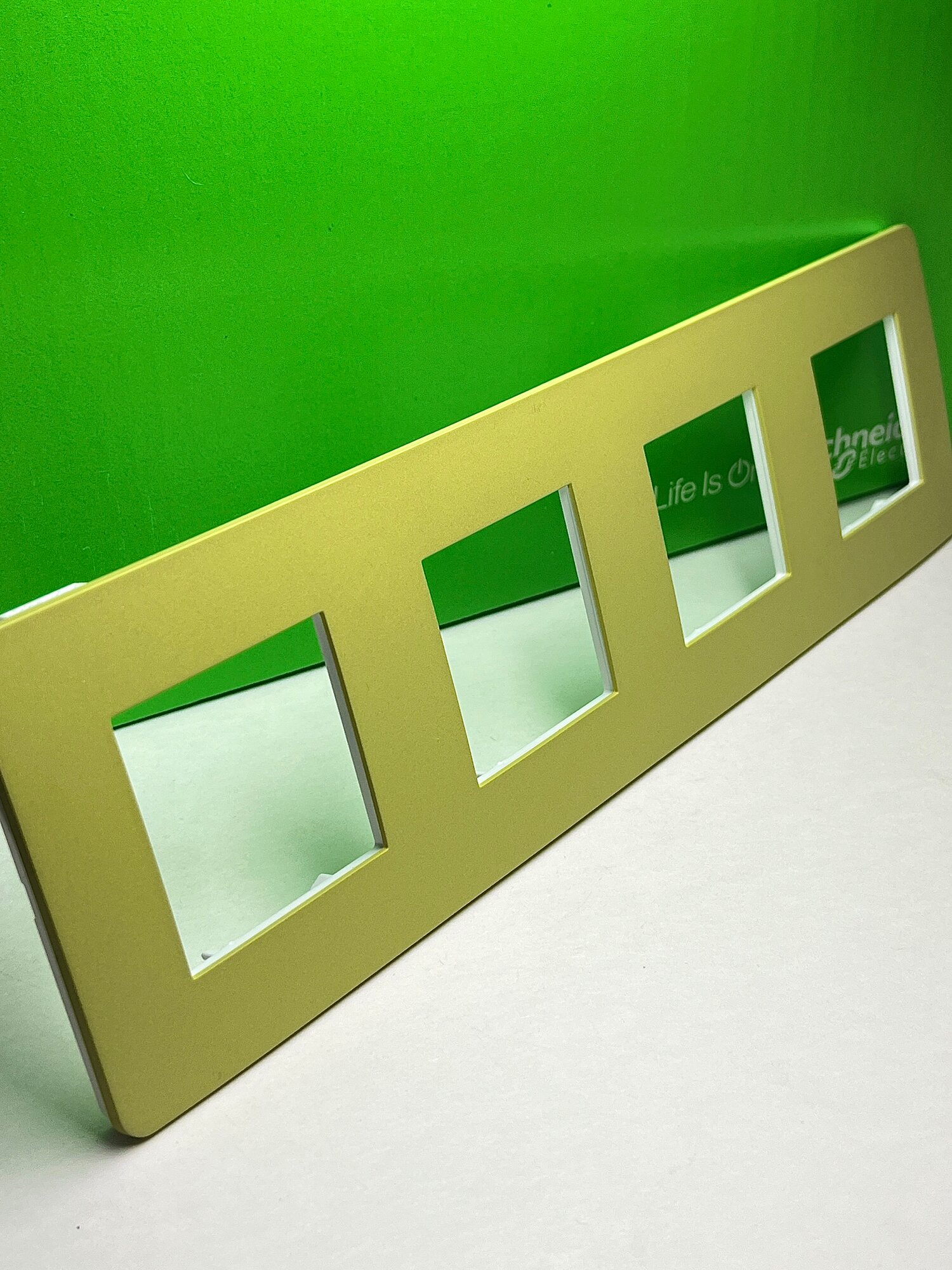 Рамка 4 пост Unica Studio Color зеленое яблоко/белый Schneider Electric NU280811