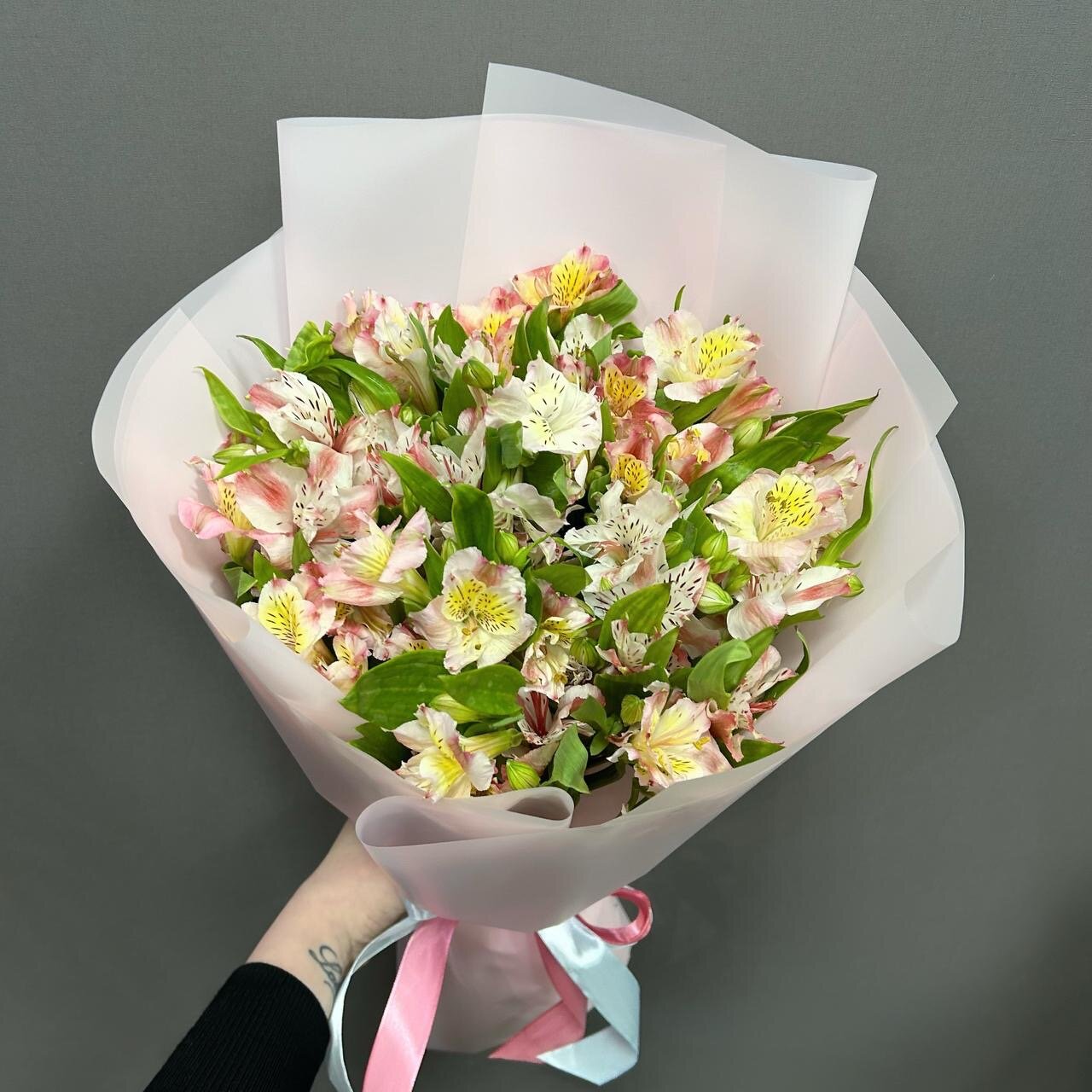Букет из 19 альстромерий