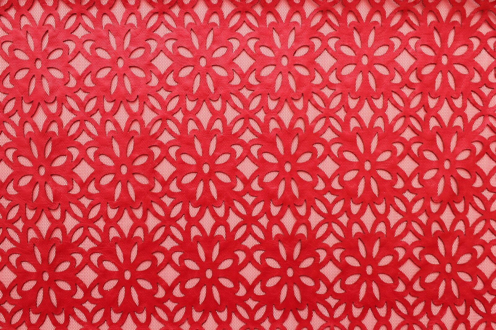 Ткань Искусственная перфорированная эластичная красная кожа на сетке, ш140см, 0,5 м