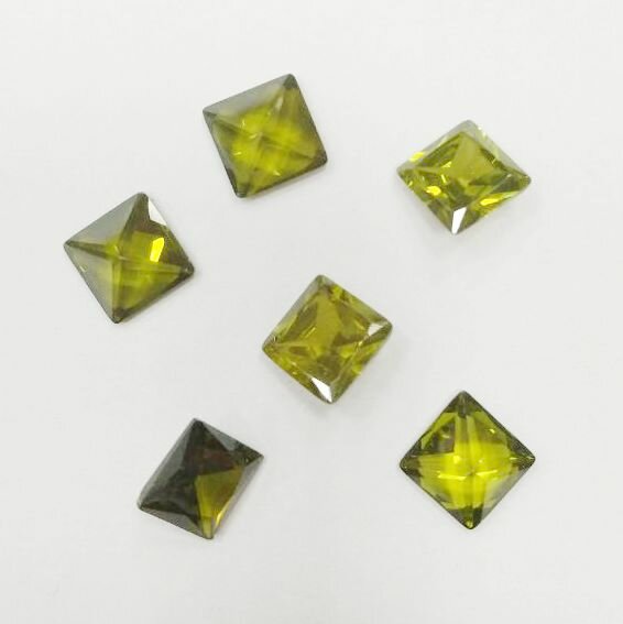 Ювелирный кристалл из фианита, 8х8мм, форма квадрат, желто-зеленый, 5 шт.