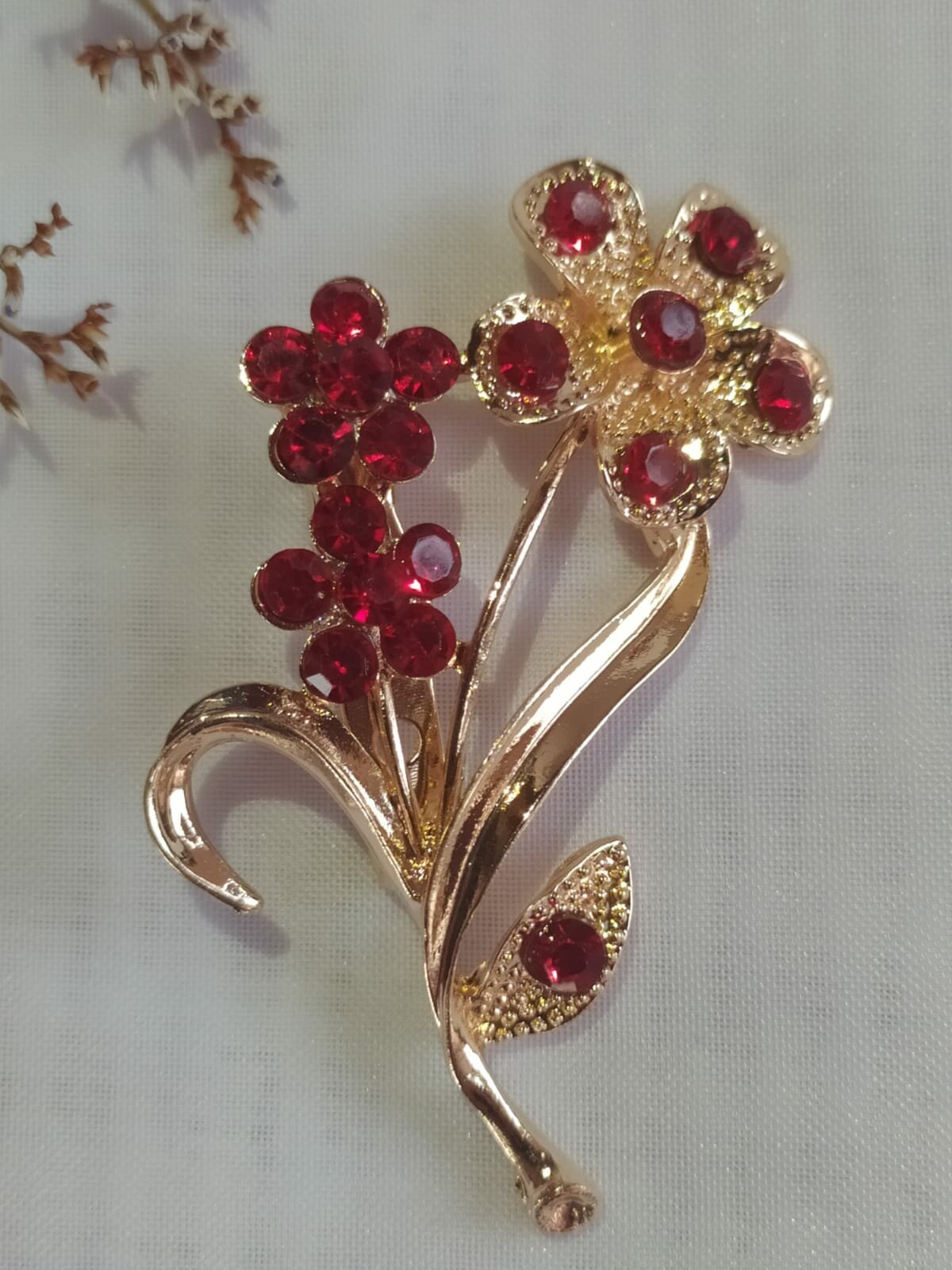 Брошь, стразы