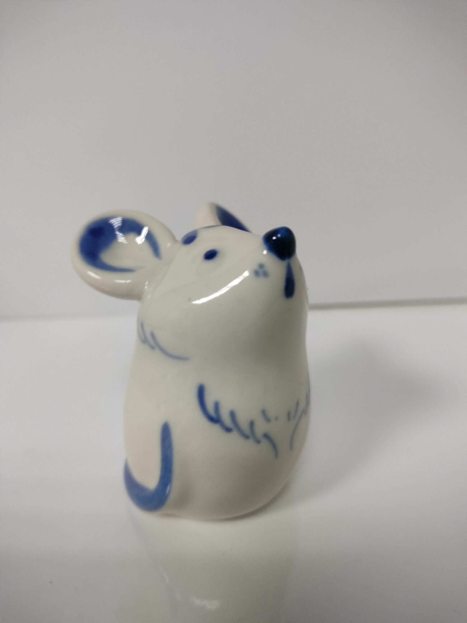 Фигурка фарфоровая мышонок. Ручная работа Гжель Россия.