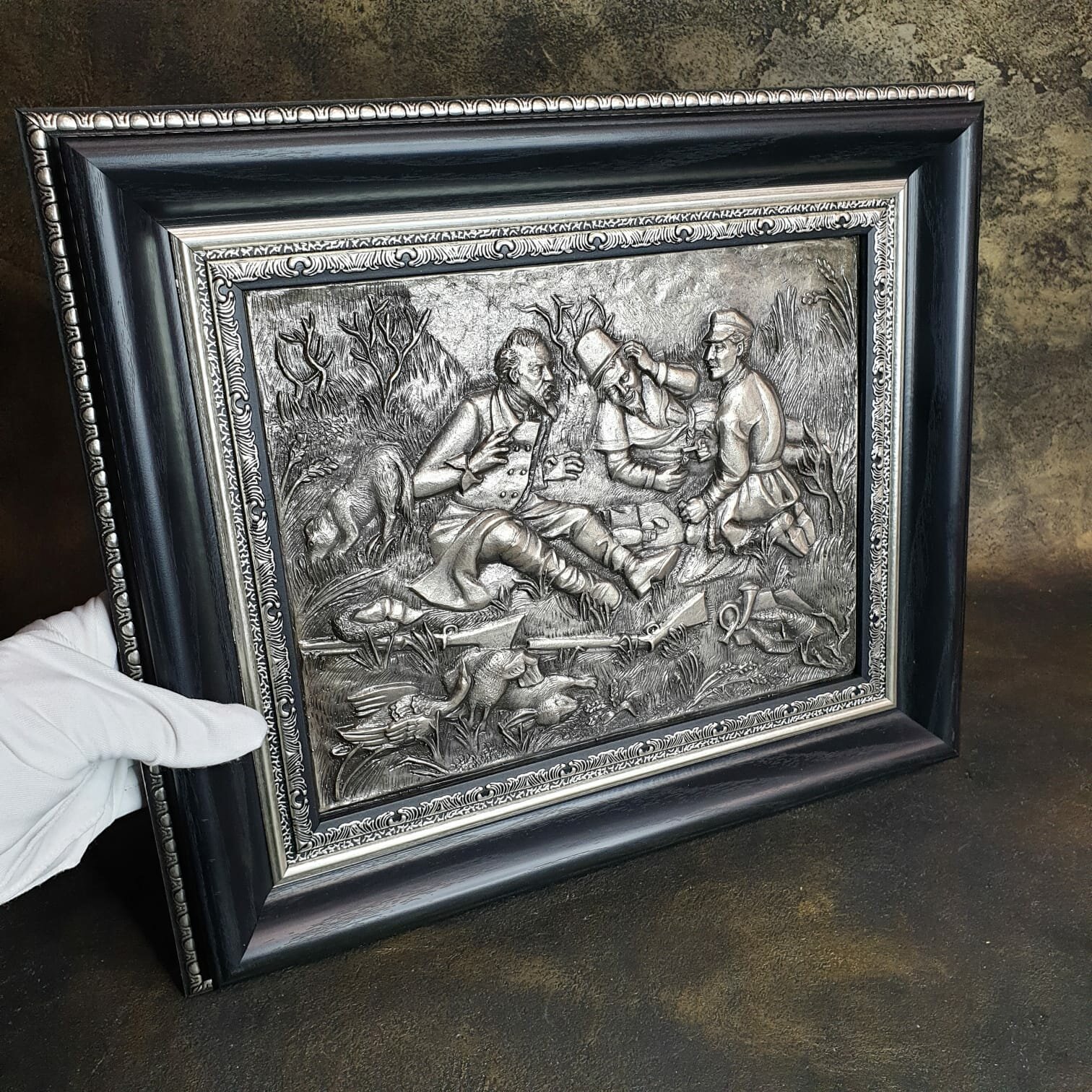 Панно "Охотники на привале"