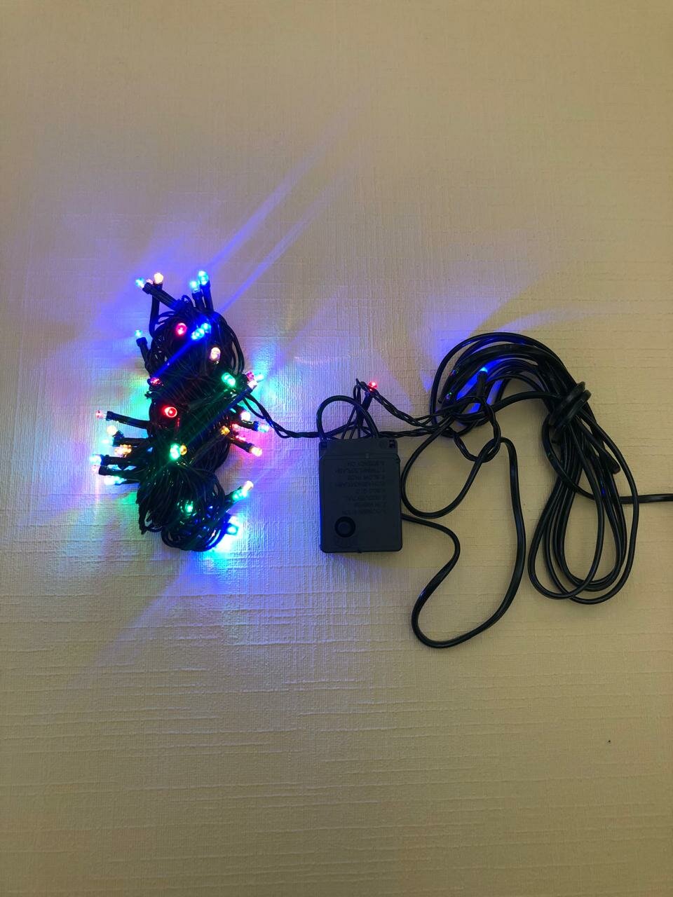 Гирлянда светодиодная новогодняя FERON CL04 мультиколор. Цвет шнура зелёный. Длина гирлянды 6 м. Длина шнура питания 3 м.