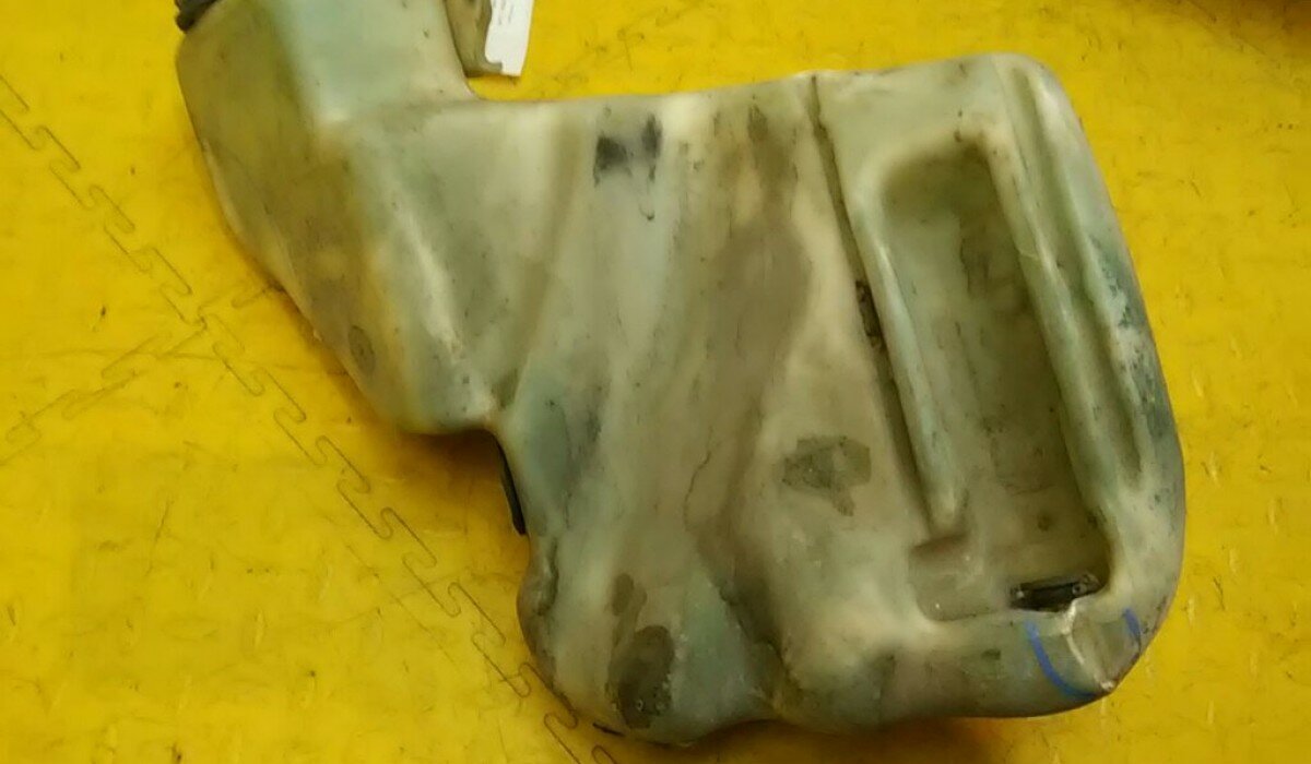 Бачок омывателя A6 (C5) Audi 4B0955453C
