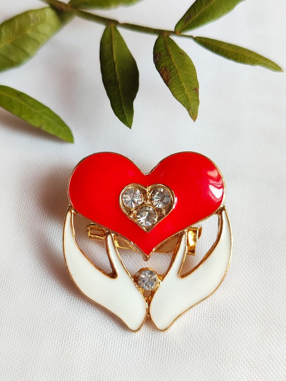 Брошь, эмаль, стразы