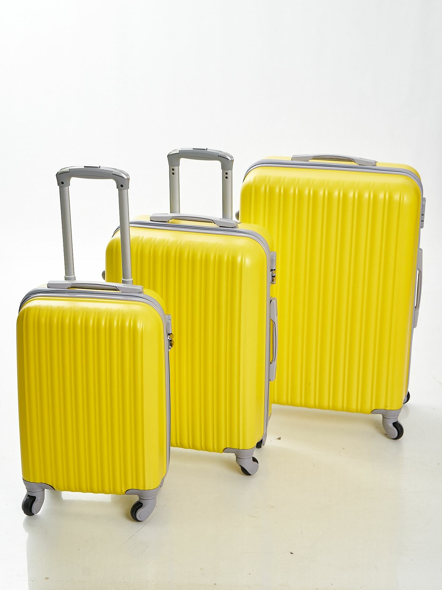 Комплект чемоданов 