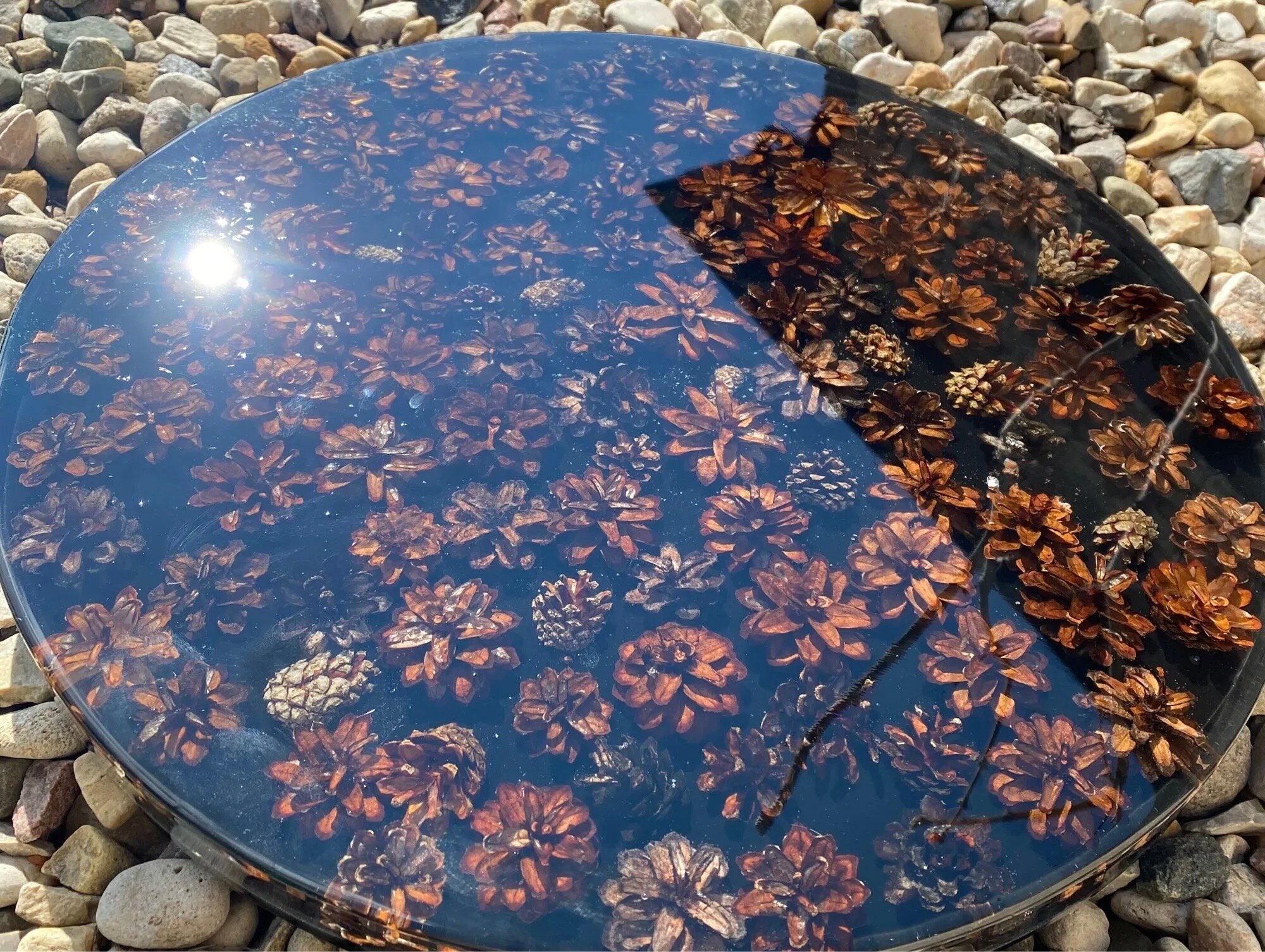 Эксклюзивный Столик (приставной) из эпоксидной смолы «Шишкин лес» (36 см-d/h-45см)