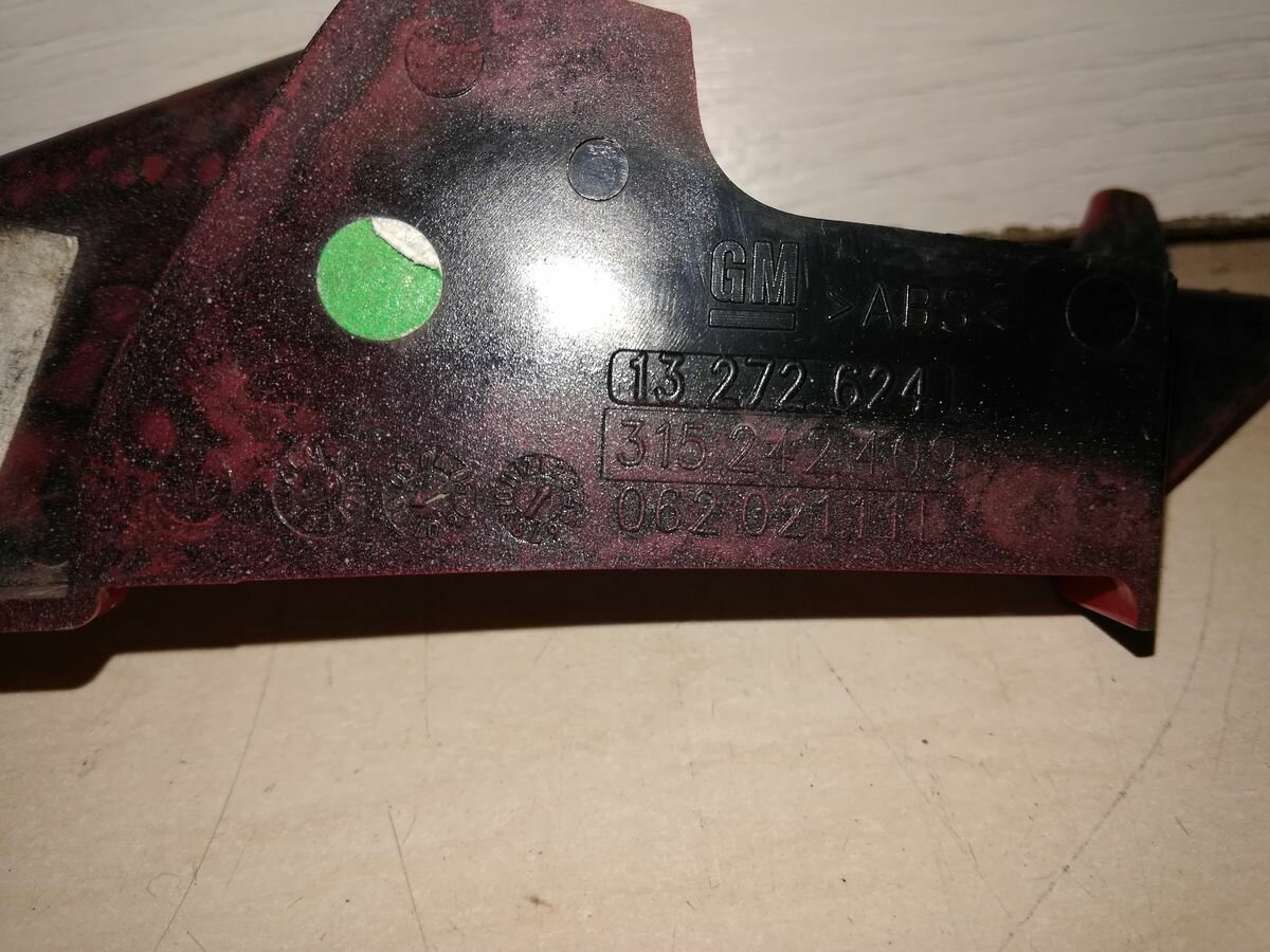 Накладка крыла левая Opel Astra H 13272624