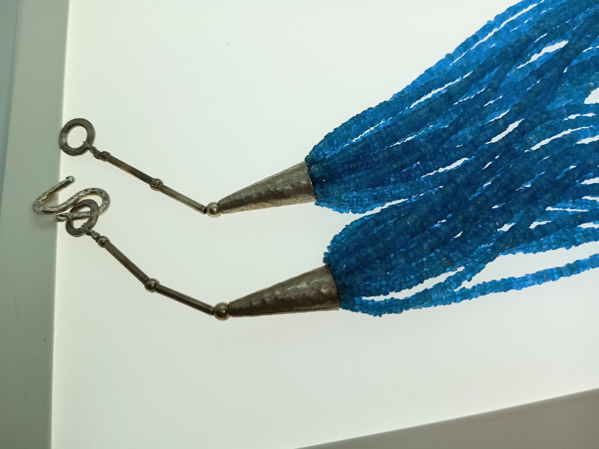 Колье голубой апатит