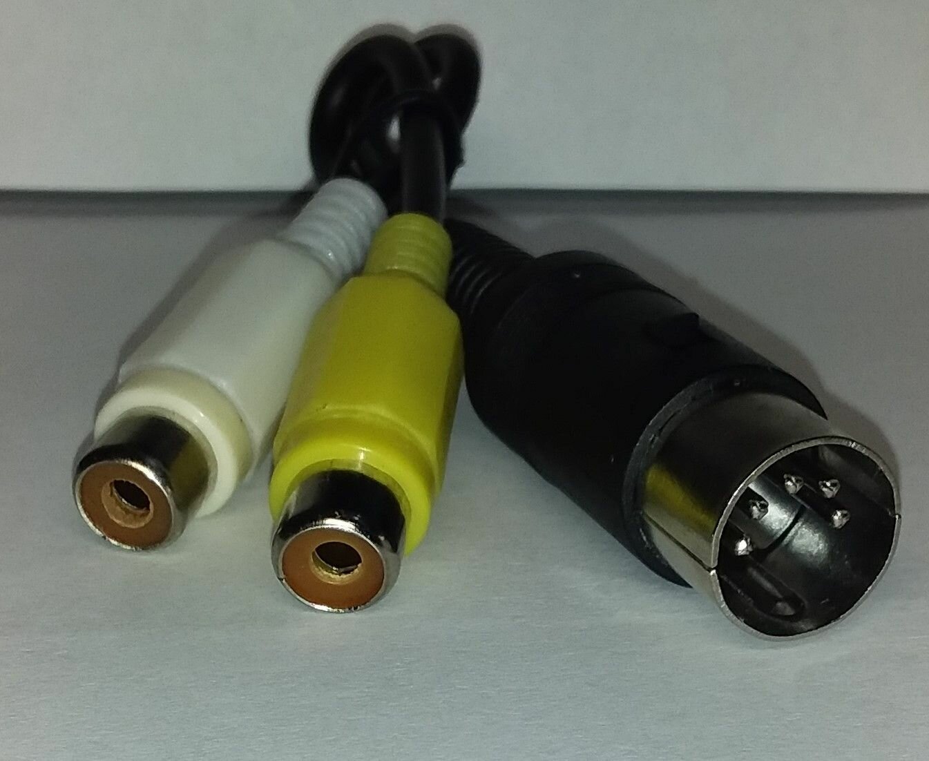Шнур-переходник 5Din шт. - 2RCA гн.