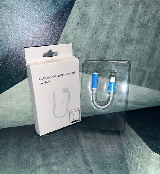 Переходник для наушников iPhone и iPad, \HIGH-QUALITY\ белый Lightning to Headphone Jack Bluetooth Pop-up GC2 \BUT-STORE