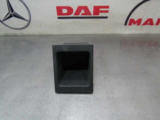 Ниша центральной консоли Iveco Stralis