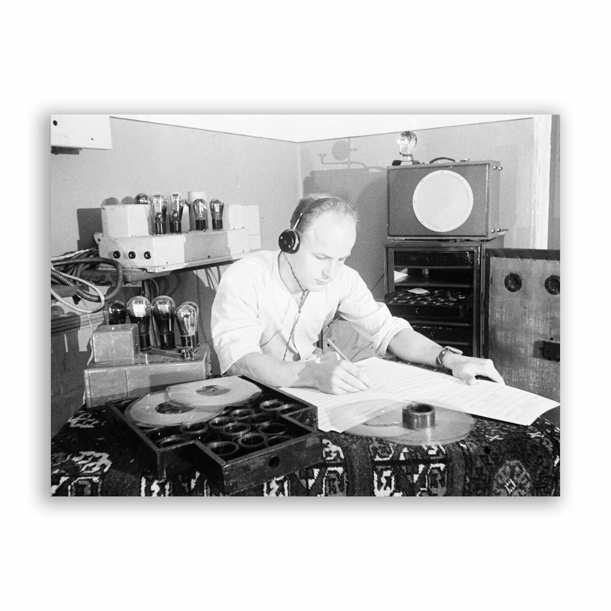 Советский постер, плакат на бумаге / Советские рабочие / Размер 40 x 53 см