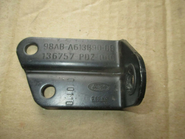 Кронштейн крепления спинки сиденья 98ABA613B90DB 136757-PDZ-000 Форд Фокус 1