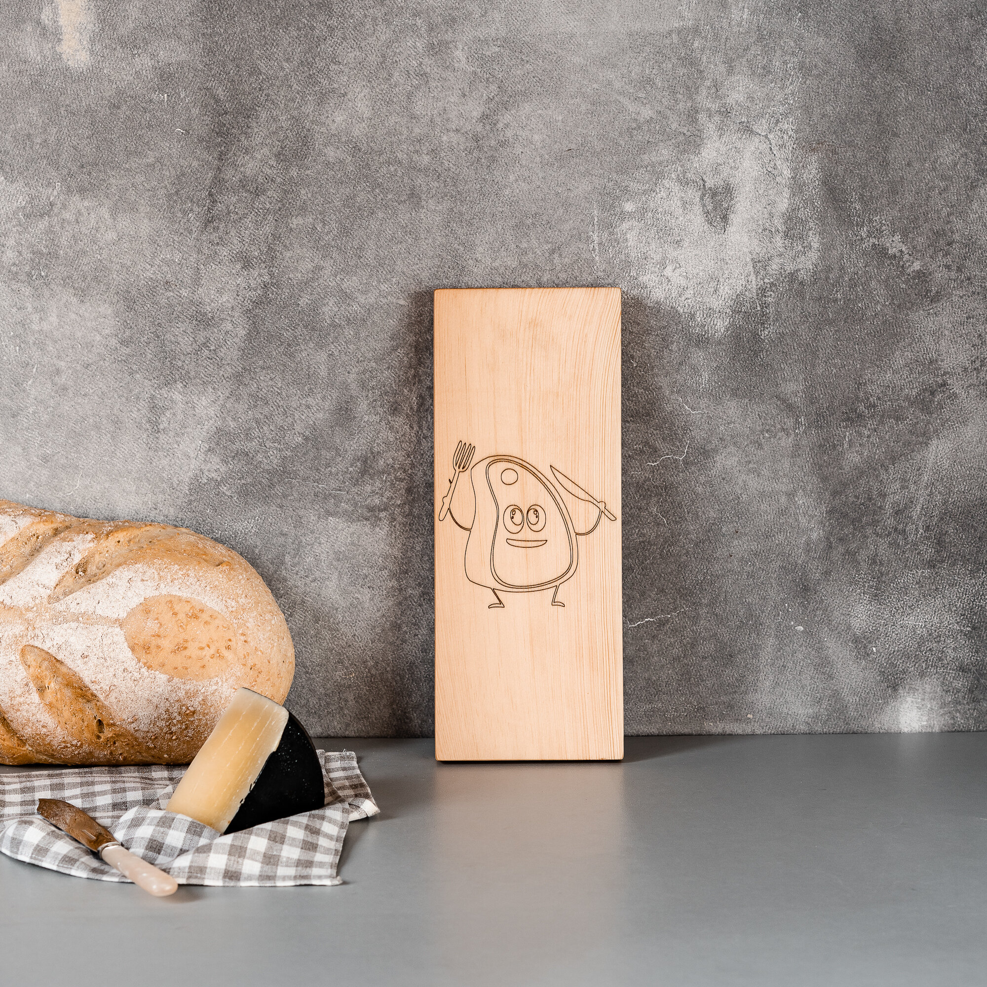 Деревянная разделочная доска из древесины сибирского кедра для мяса с гравировкой "мясо" RD29