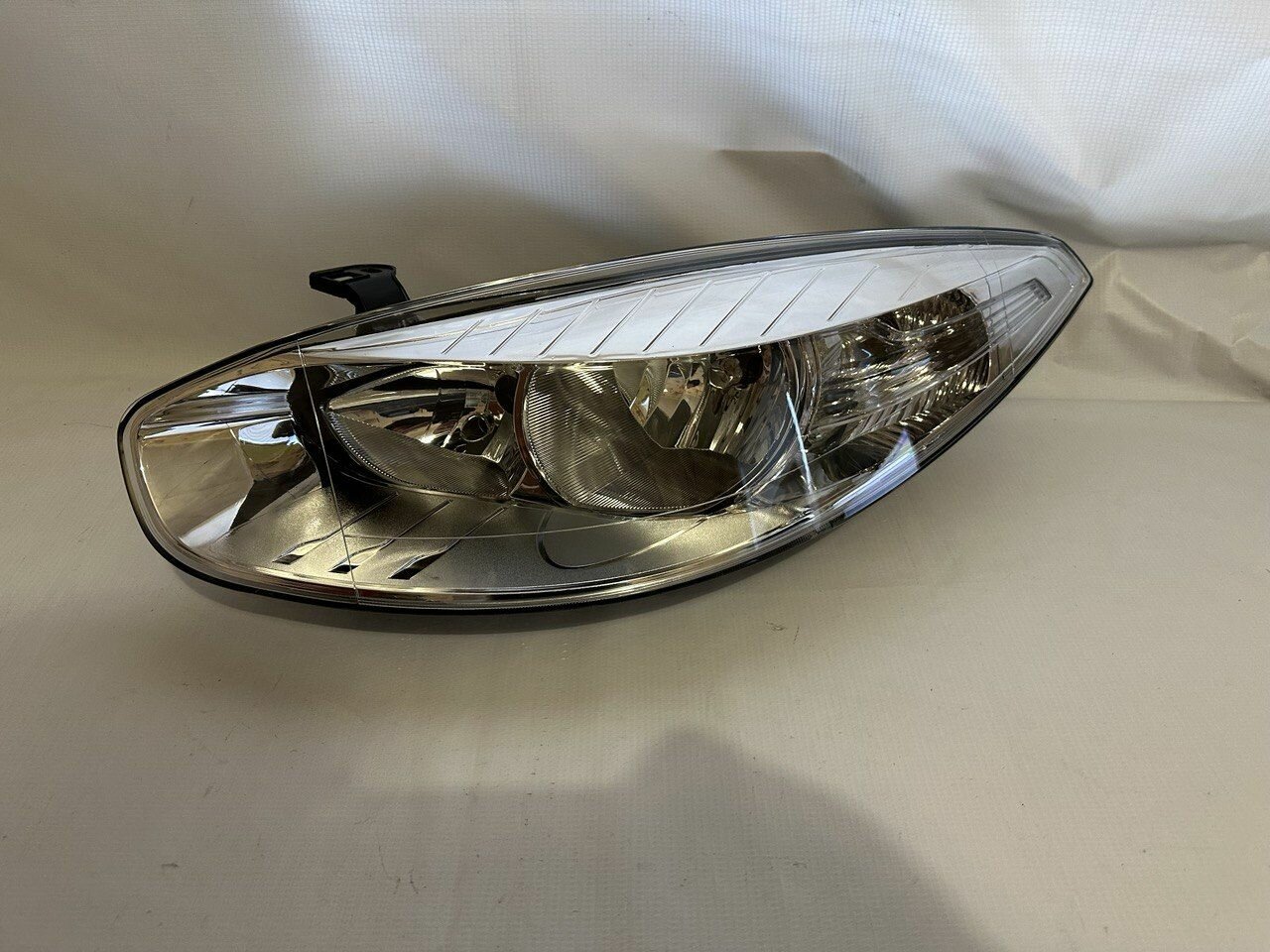 Фара левая Флюенс галоген RENAULT FLUENCE 10-13 с электрокорректором