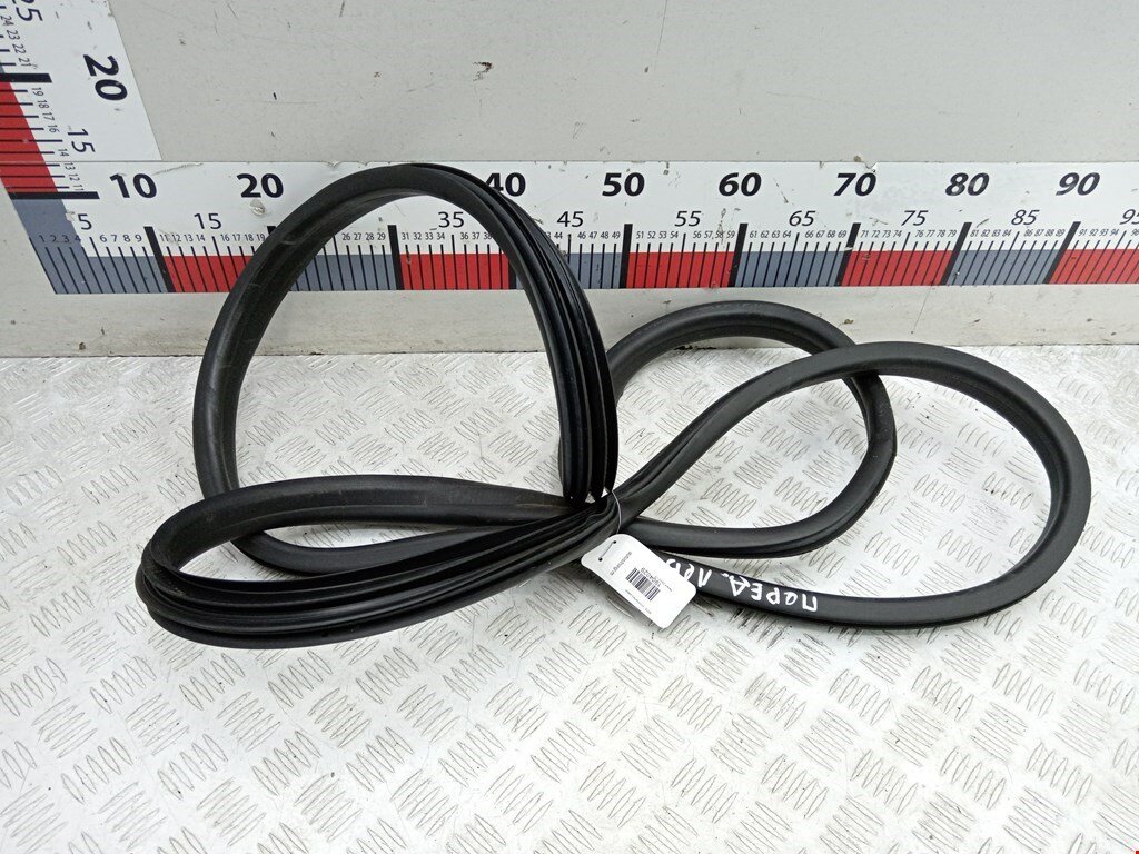 Уплотнитель двери Renault Captur 2 808321700R арт. 1904029