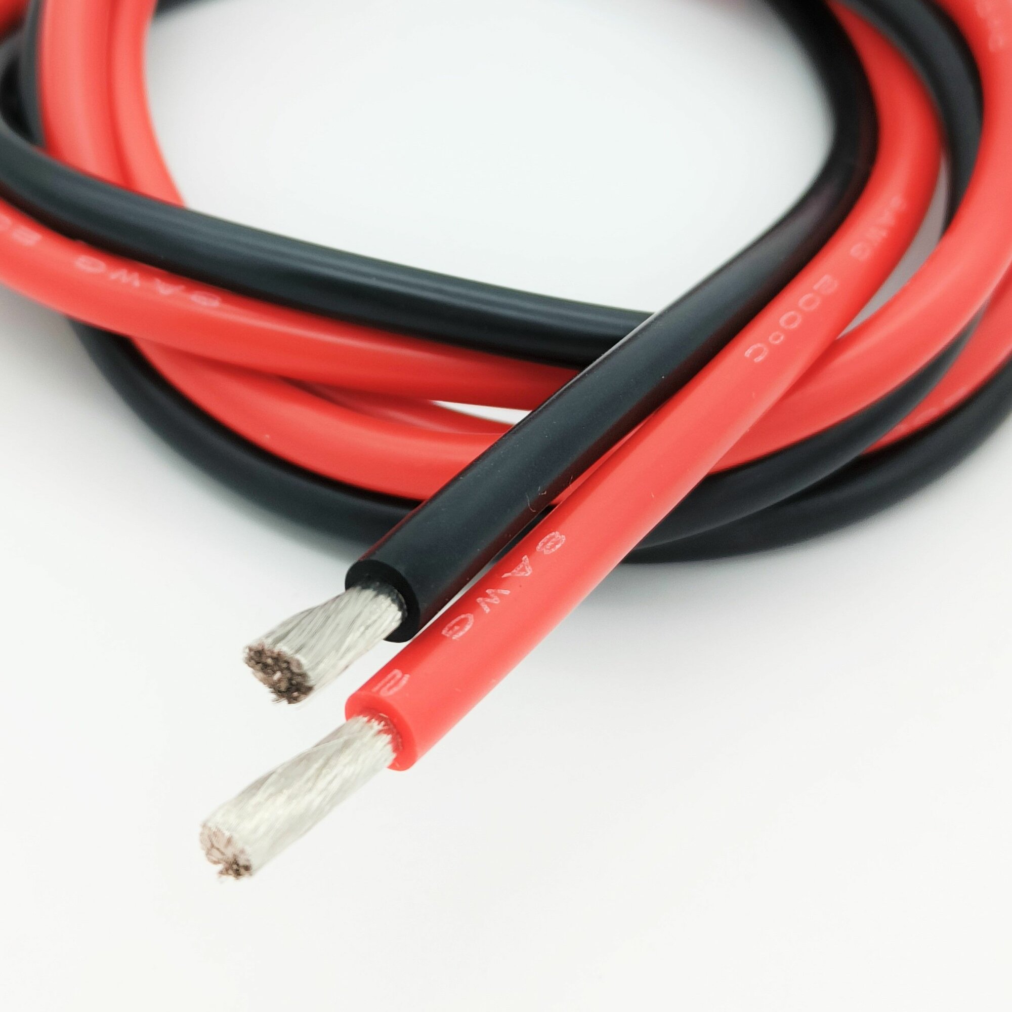 Провод силиконовый 8AWG/8.3кв. мм, лужёная медь 1650*0.08мм, черный 2 метра + красный 2 метра