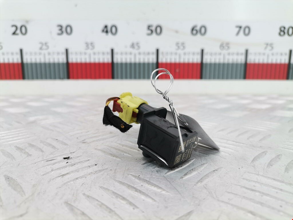 Датчик удара Skoda Rapid 1 34D959351 арт. 1819175