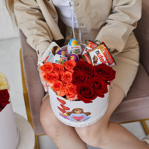 Букет Venus in Fleurs №46, розы, с nutella и киндер-сюрпризами, 15 цветов, высота 25 см