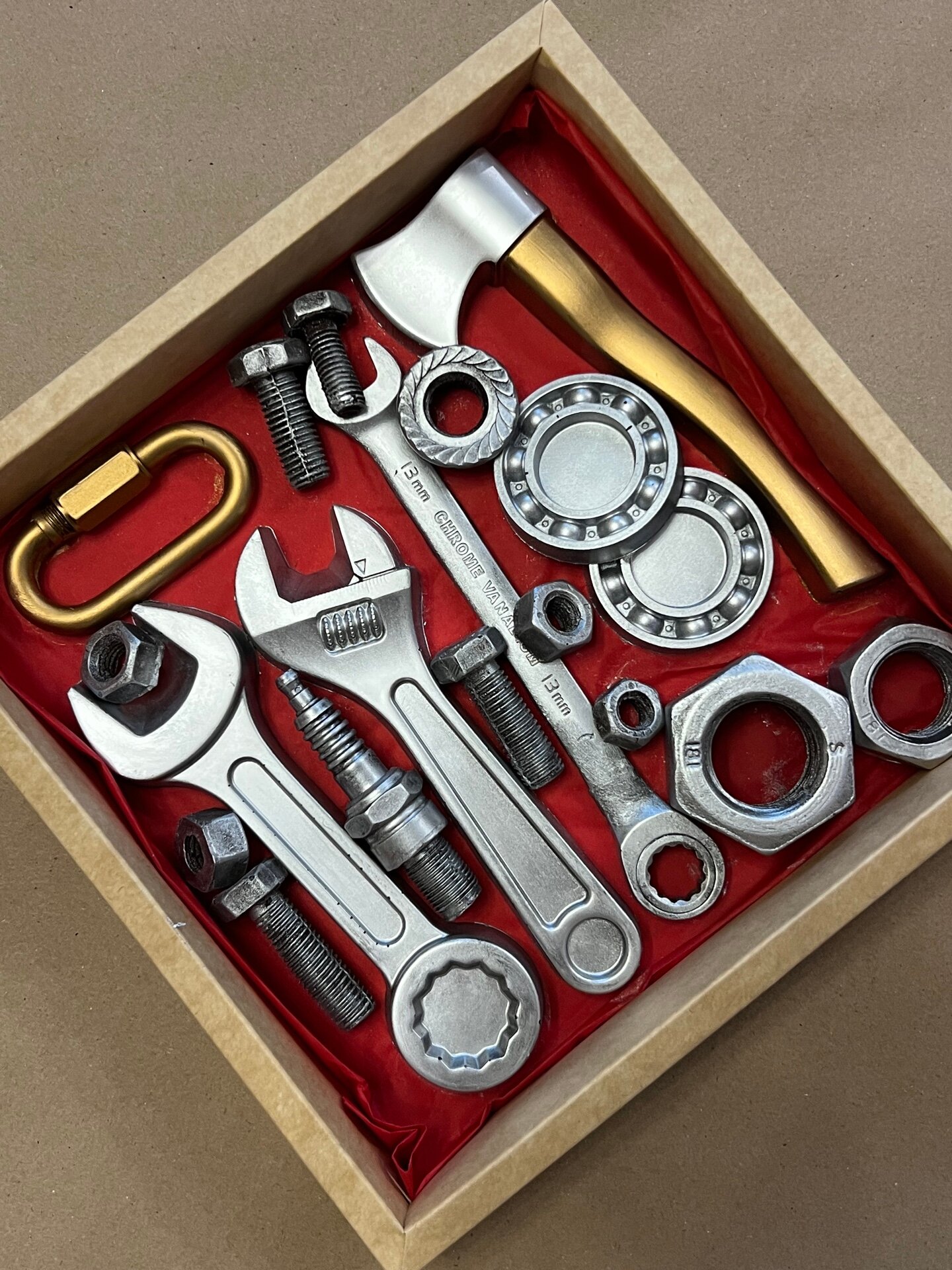 Шоколадный набор "Строительные инструменты №30", молочный шоколад, ручная работа