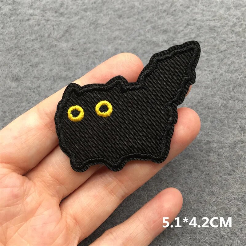 Черно-белые вышитые нашивки с крестом и призраком CT-0829