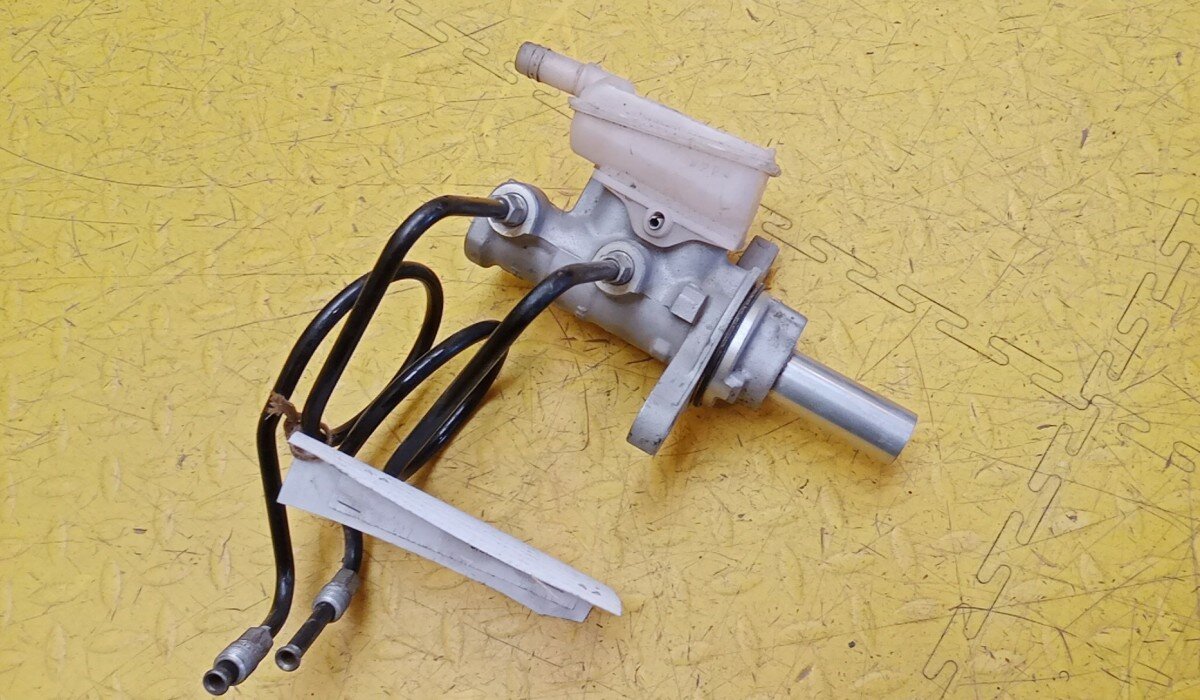 Цилиндр тормозной главный Megane II Renault