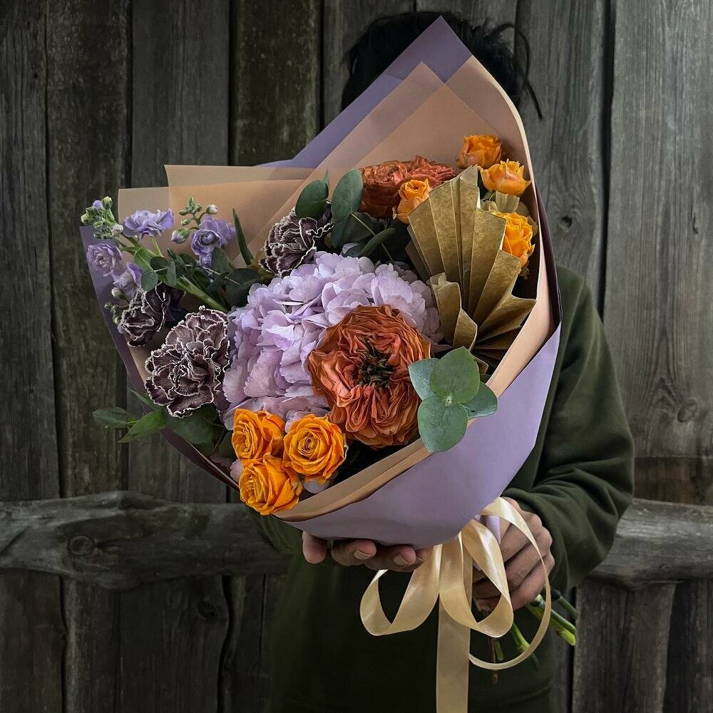 Авторский букет с лавандовой гортензией, маттиолой, розой "Леди Априкот" от Flori Mondi FM194
